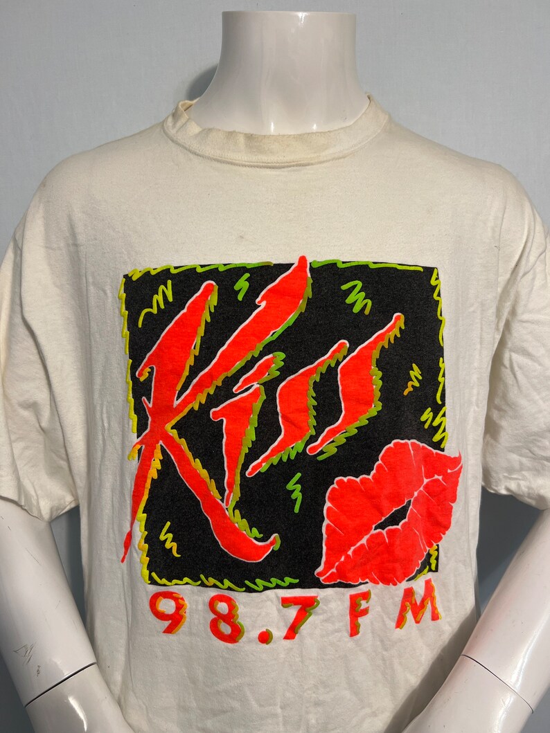 Vintage 1990’s 98.7 Kiss FM T-shirt - Etsy