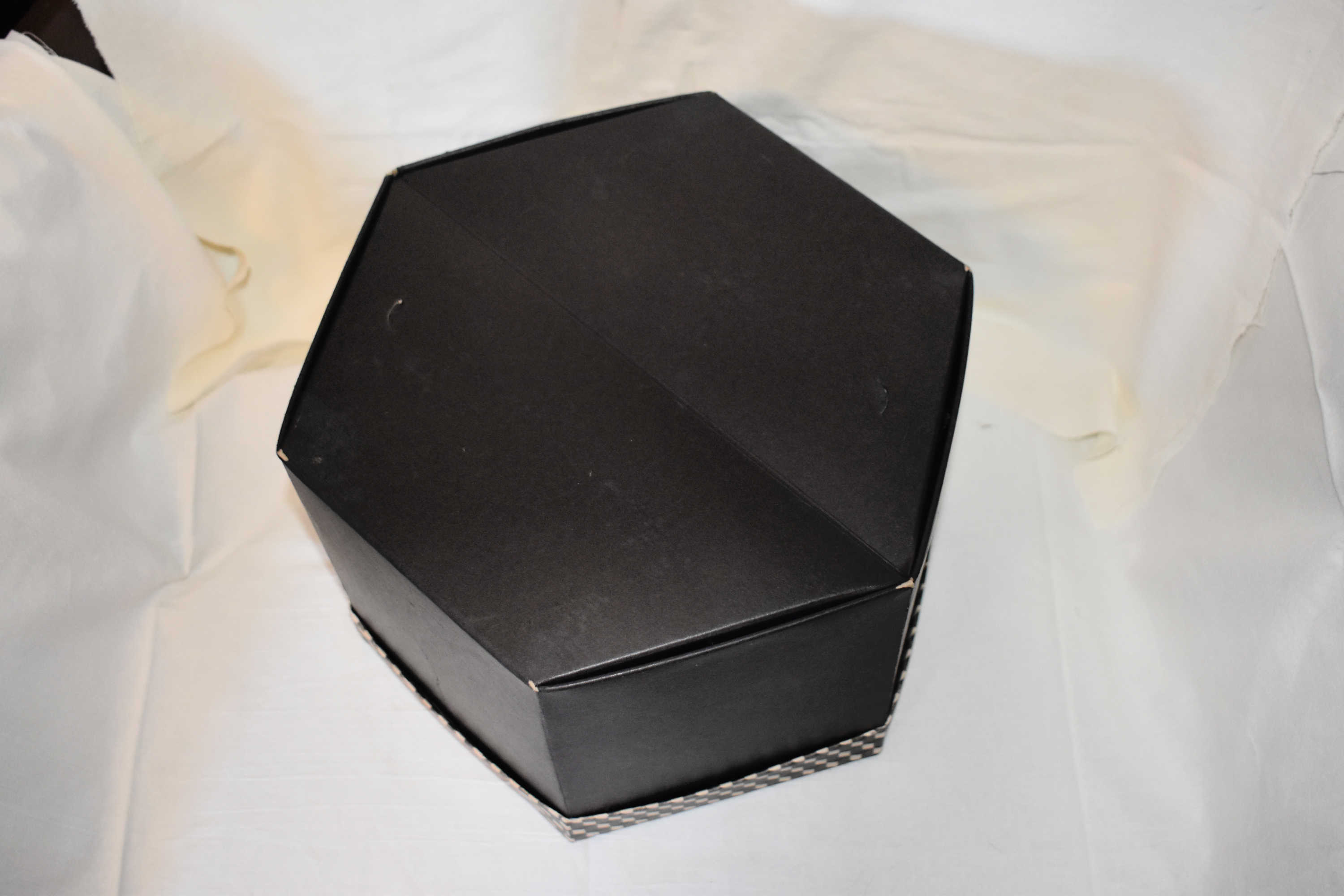 Black Octagon Schuster's Lidded Hat Box, Milwaukee Retailer, Mid ...