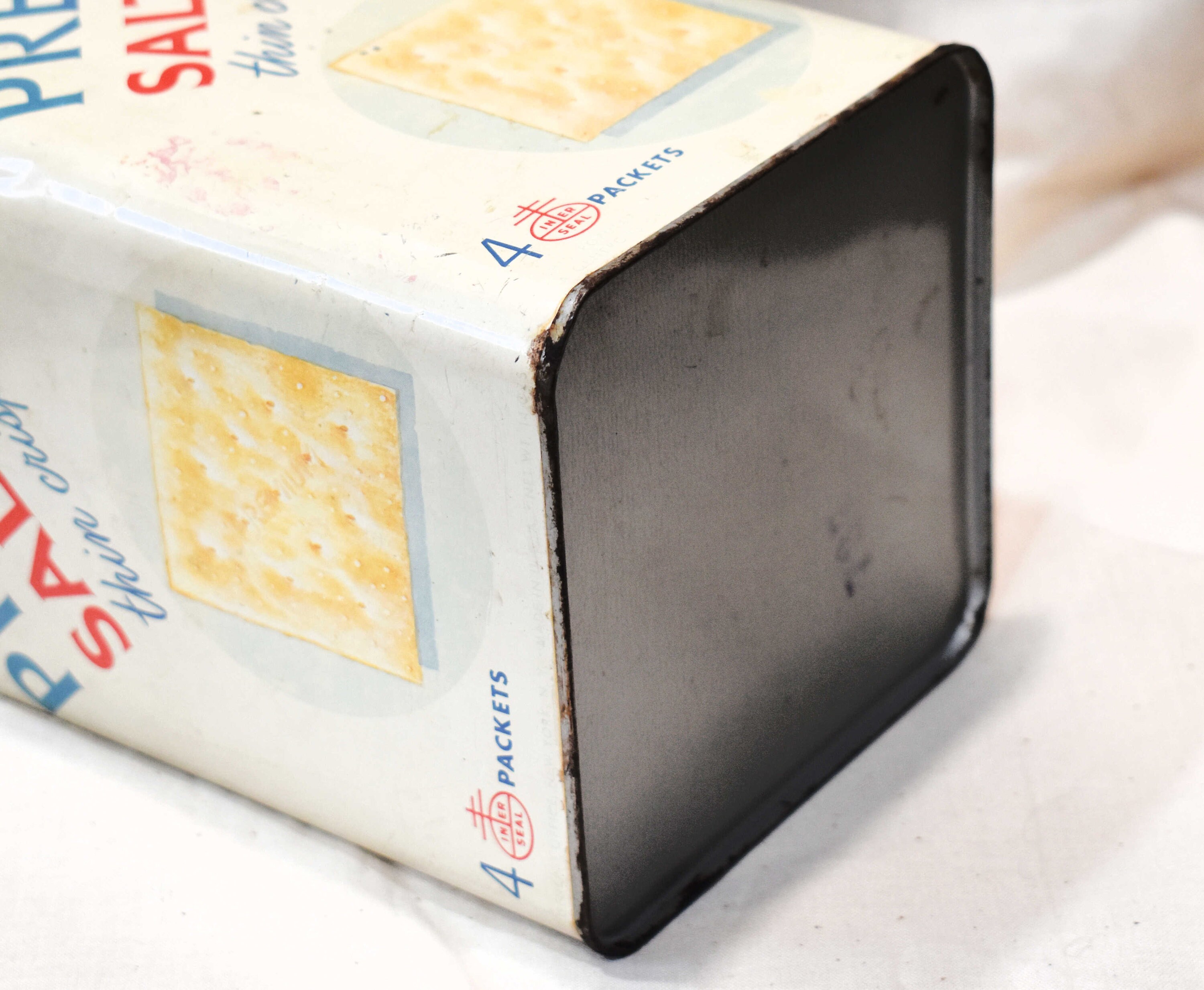 Vintage 1950s Nabisco Premium Saltine Cracker Storage Tin Bilingual ...