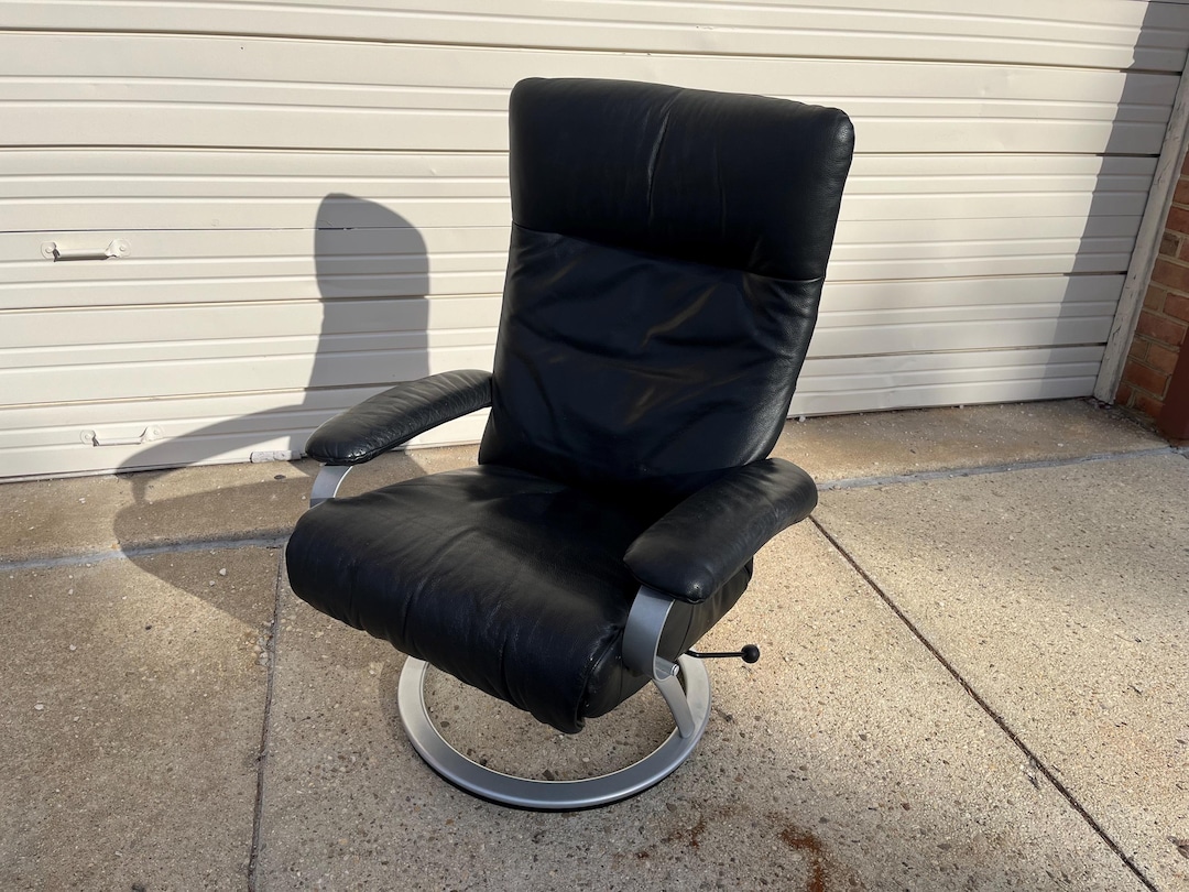 Postmodern Style Leather Kiri Model Recliner Chair by Lafer of Brazil ...