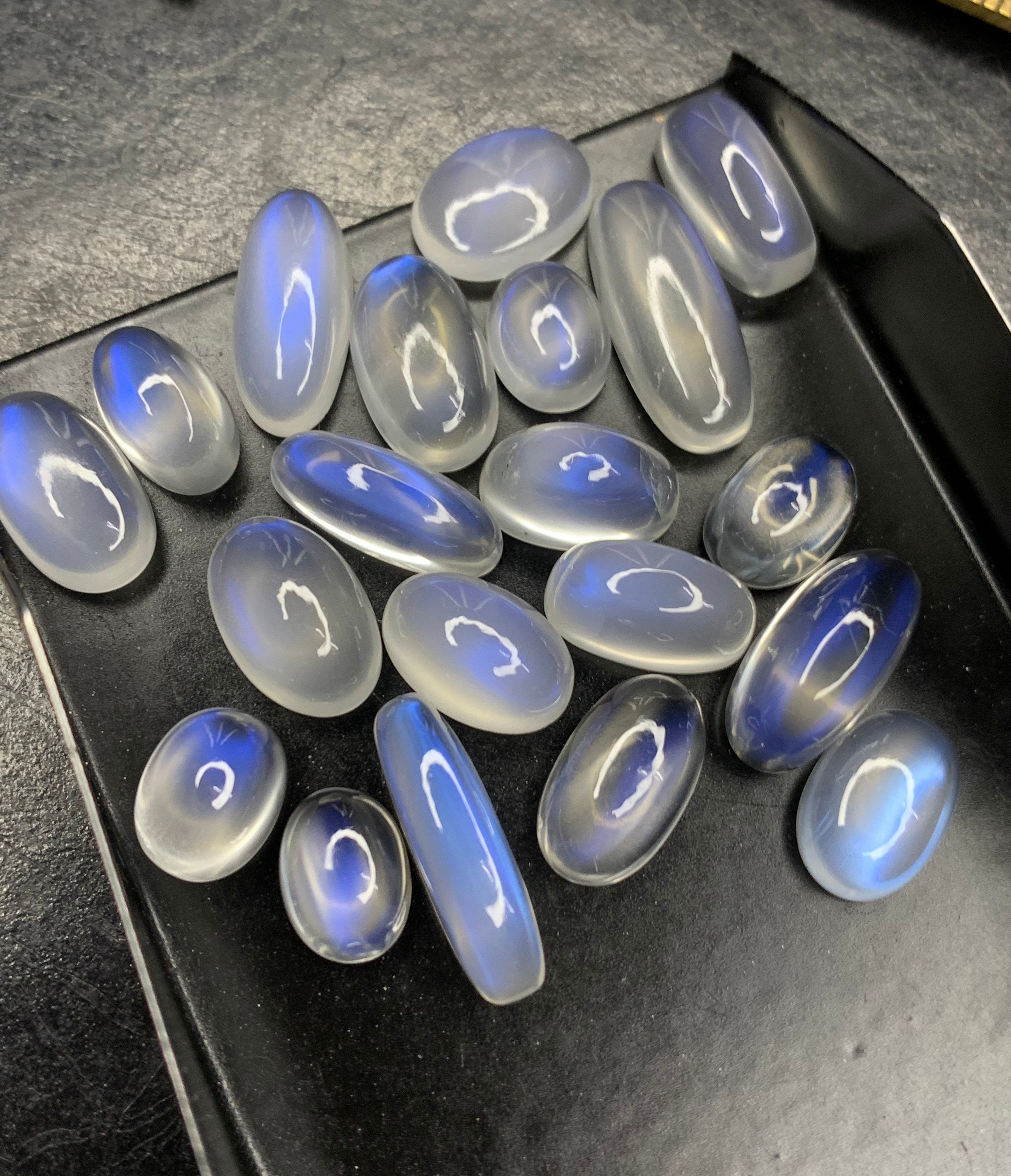Good Quality Blue Moonstone 20pcs Lot Natural Blue Sheen Fire Blue ...