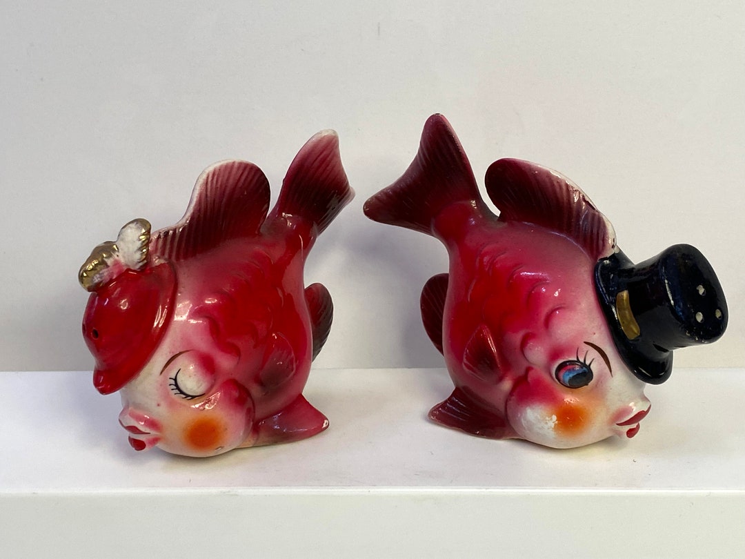 Anthropomorphic Kissing Fish - the Cutest of the Cute, These Romantic ...