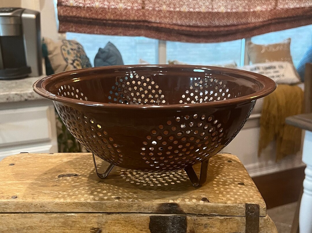 Vintage 1950's Enamelware Brown Colander Strainer on Three Legs, Neat ...