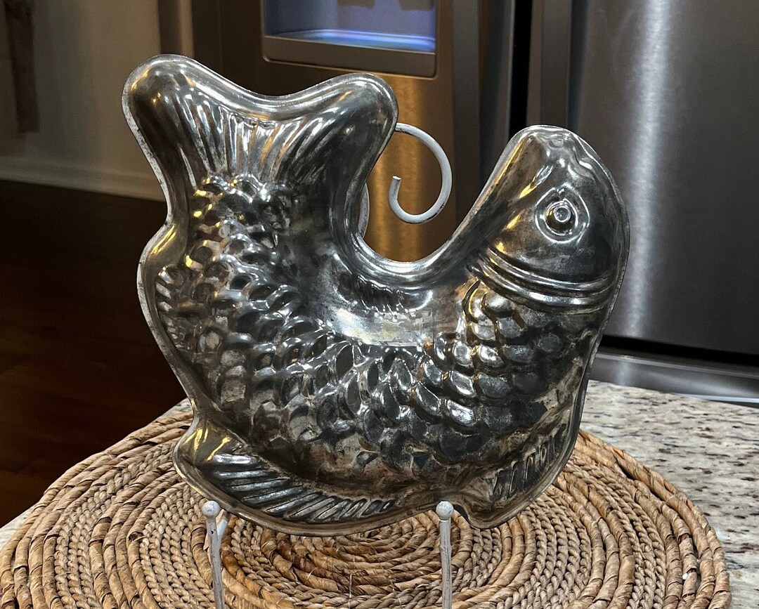 Vintage 1950's Silver Aluminum 3D 9 Fish Cake or Jello Mold, Sweet ...