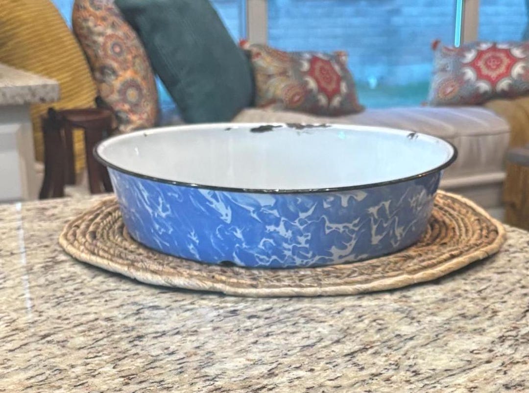 Vintage 1900's Blue and White Swirl Enamelware 12" Bread, Cinnamon Roll ...