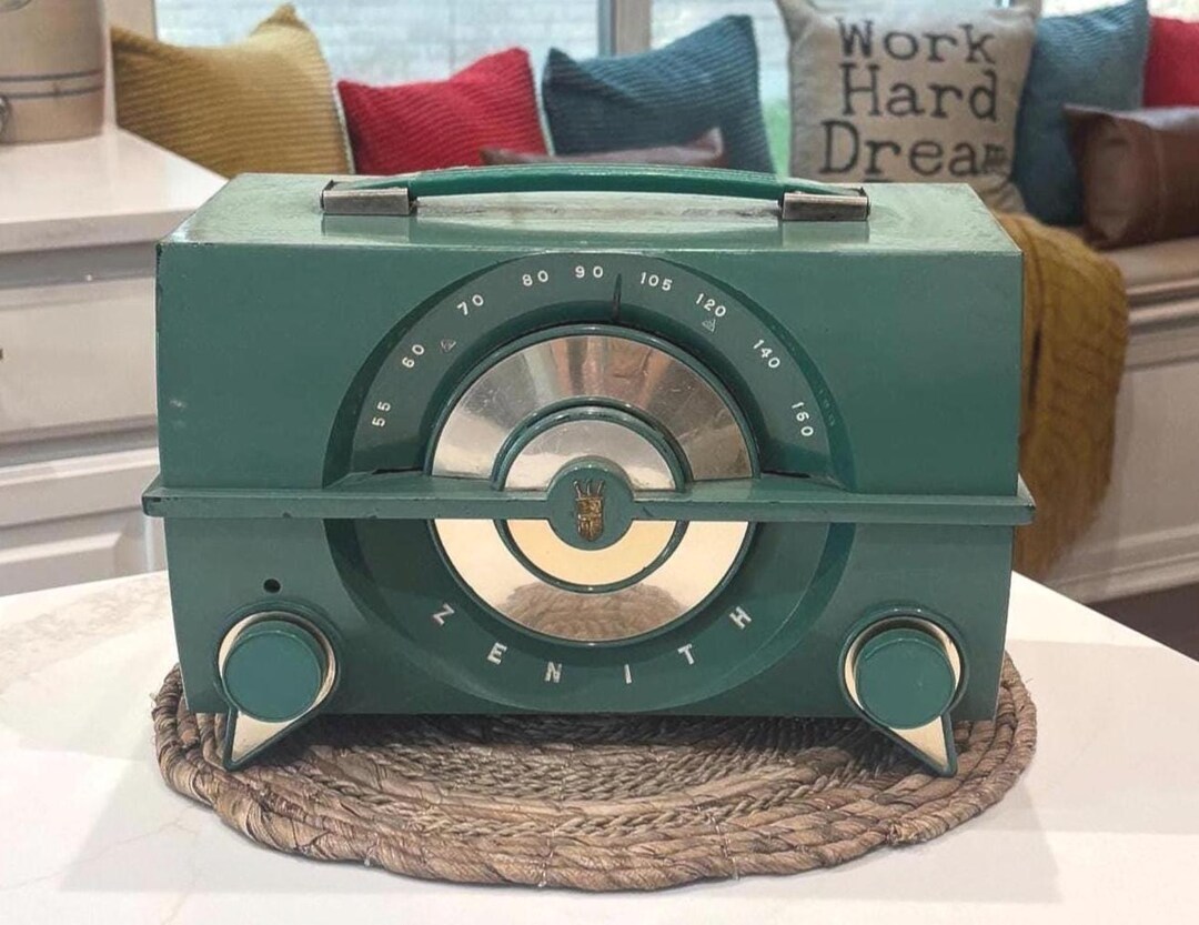 Vintage 1952 Zenith Bakelite Tube Radio. Apple Green, Teal Color Model ...