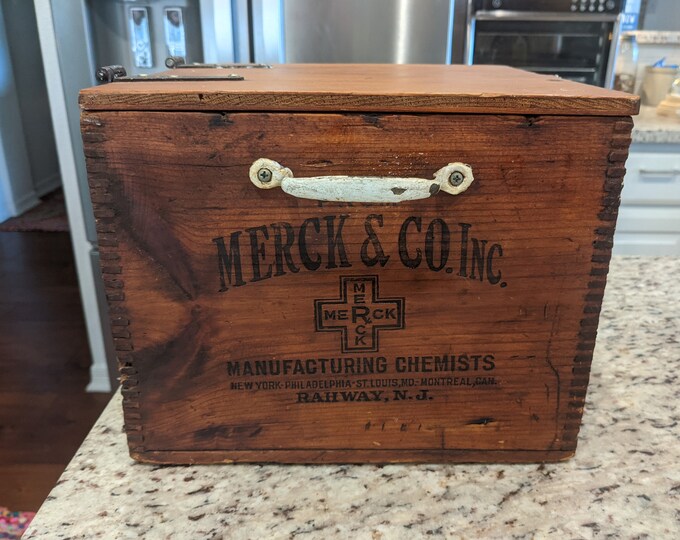 Vintage OLD Merck and Co. 1920's Wood Box Crate With Lid and Handles ...