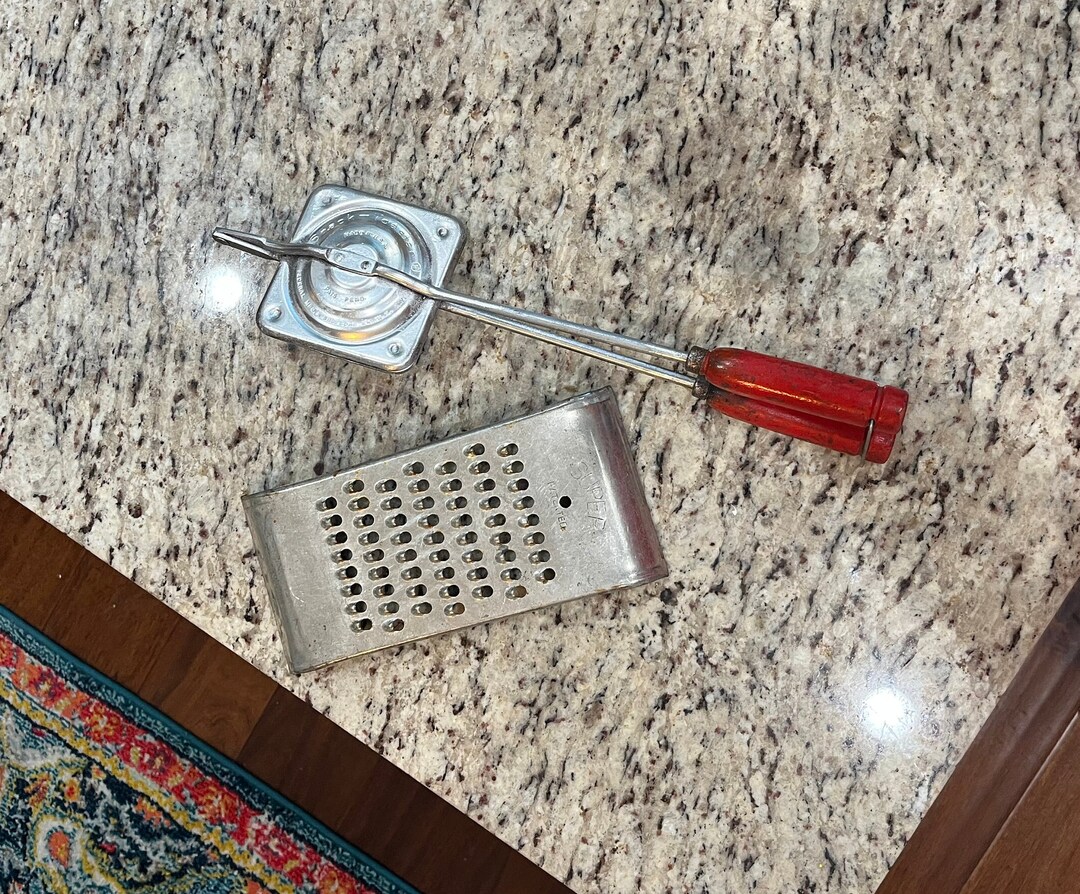 Vintage 1930's Cheese Grater and Federal Snack Toaster Antique ...