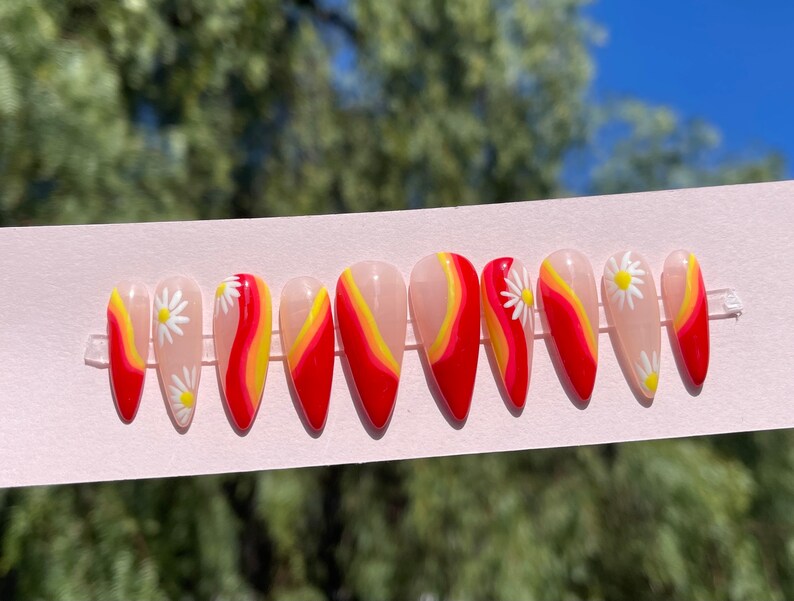Retro Daisies Daisy Nails /negative Space/retro Abstract Nail Art Gel ...