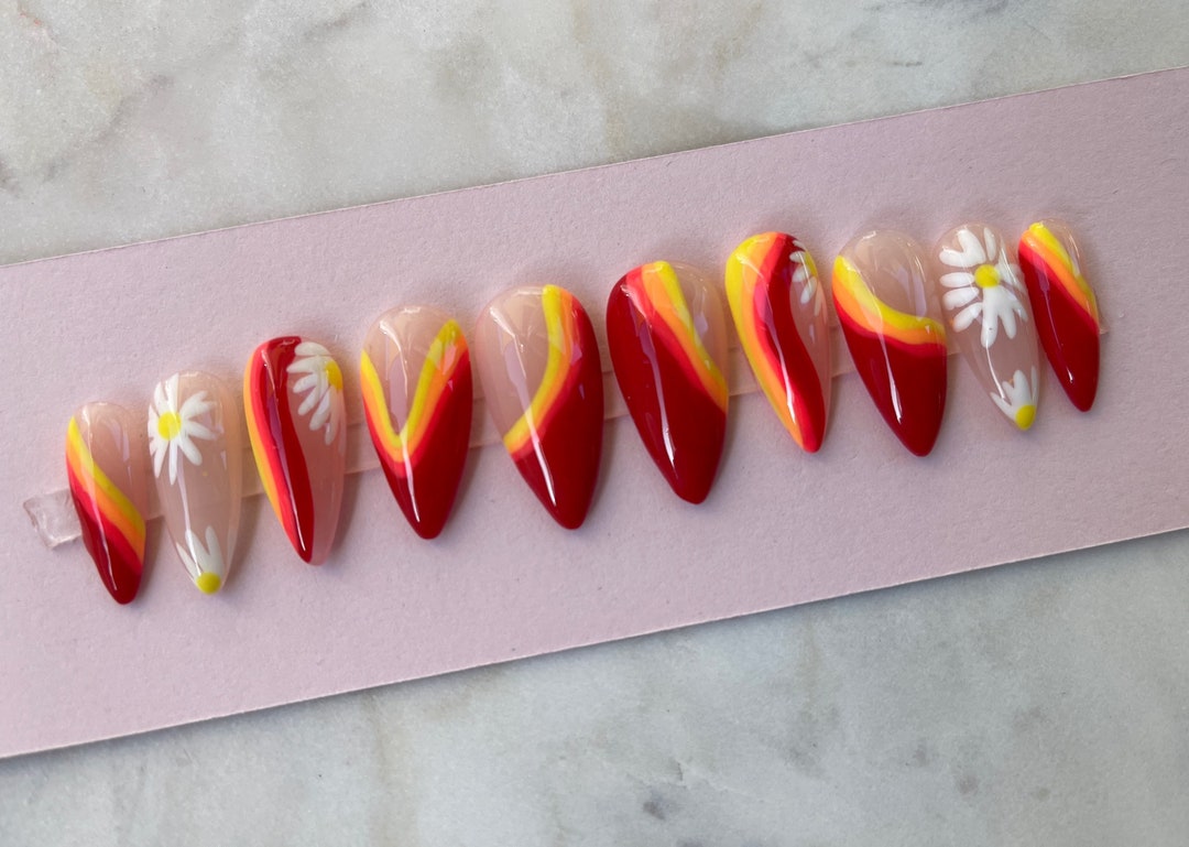 Retro Daisies Daisy Nails /negative Space/retro Abstract Nail Art Gel ...