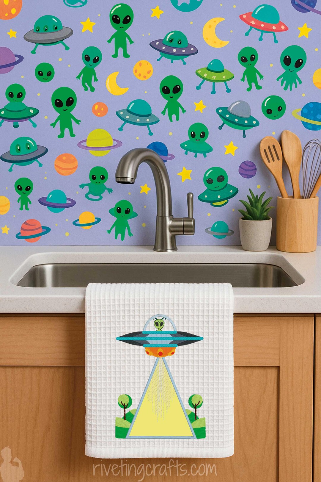 Alien Abduction Kitchen Towel: Funny Sci-fi UFO Decor - Etsy
