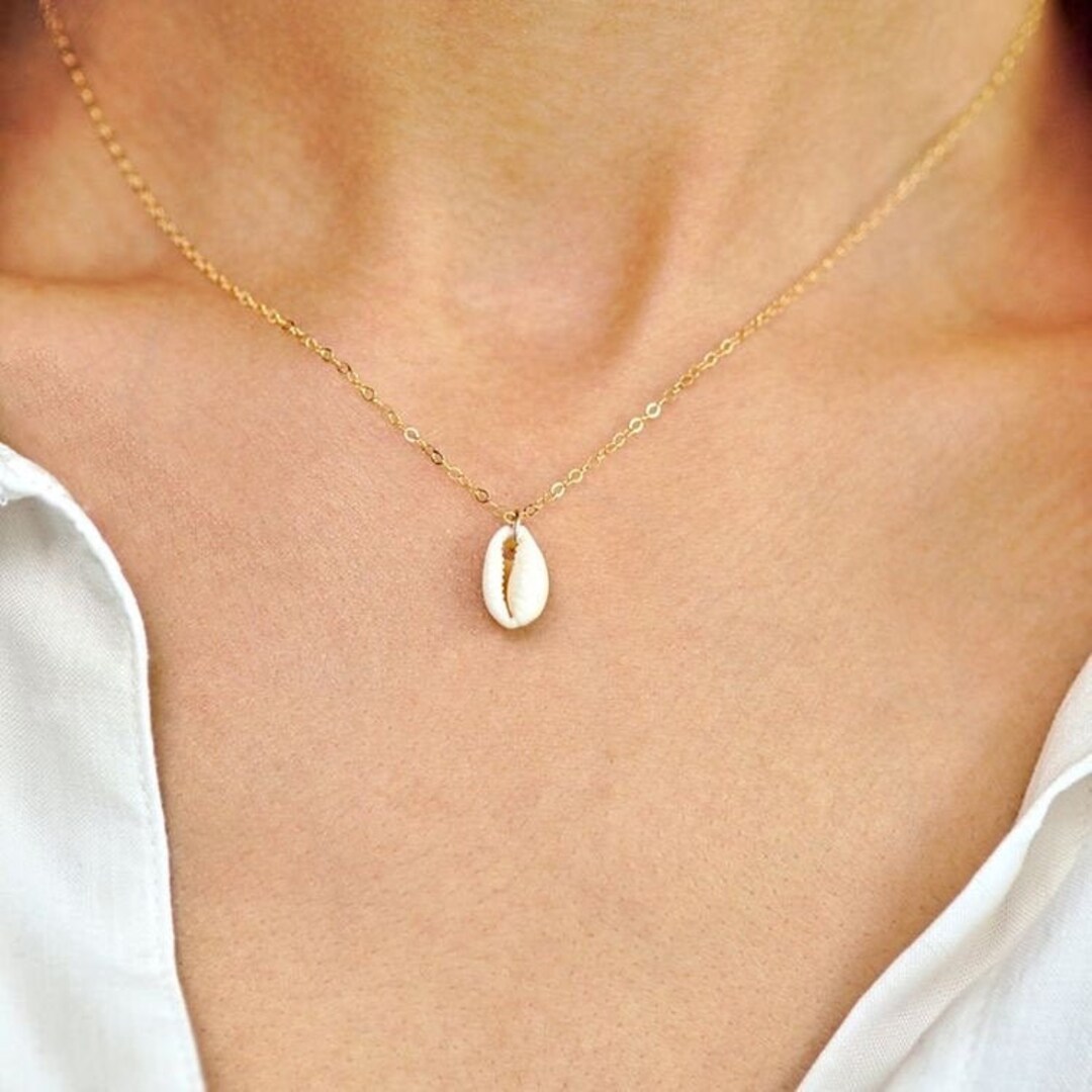 Collier MONICA // collier coquillage cauri doré à l'or - Etsy France