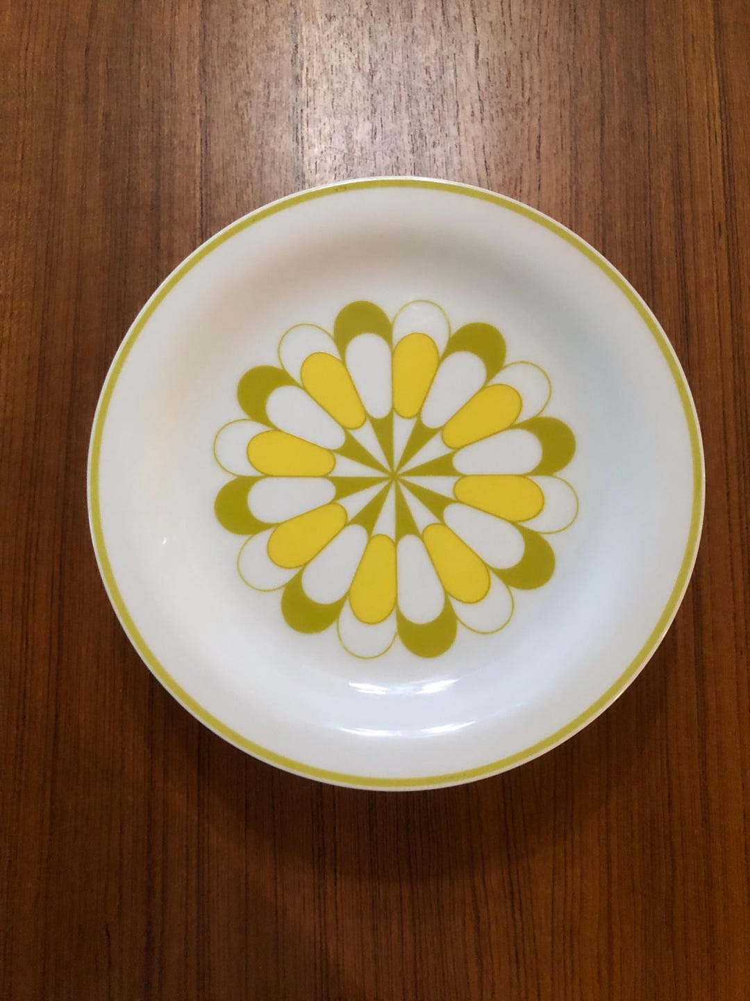 Mikasa Forecast Skyline Plates 1970s Retro Vibe Green Yellow Pinwheel ...