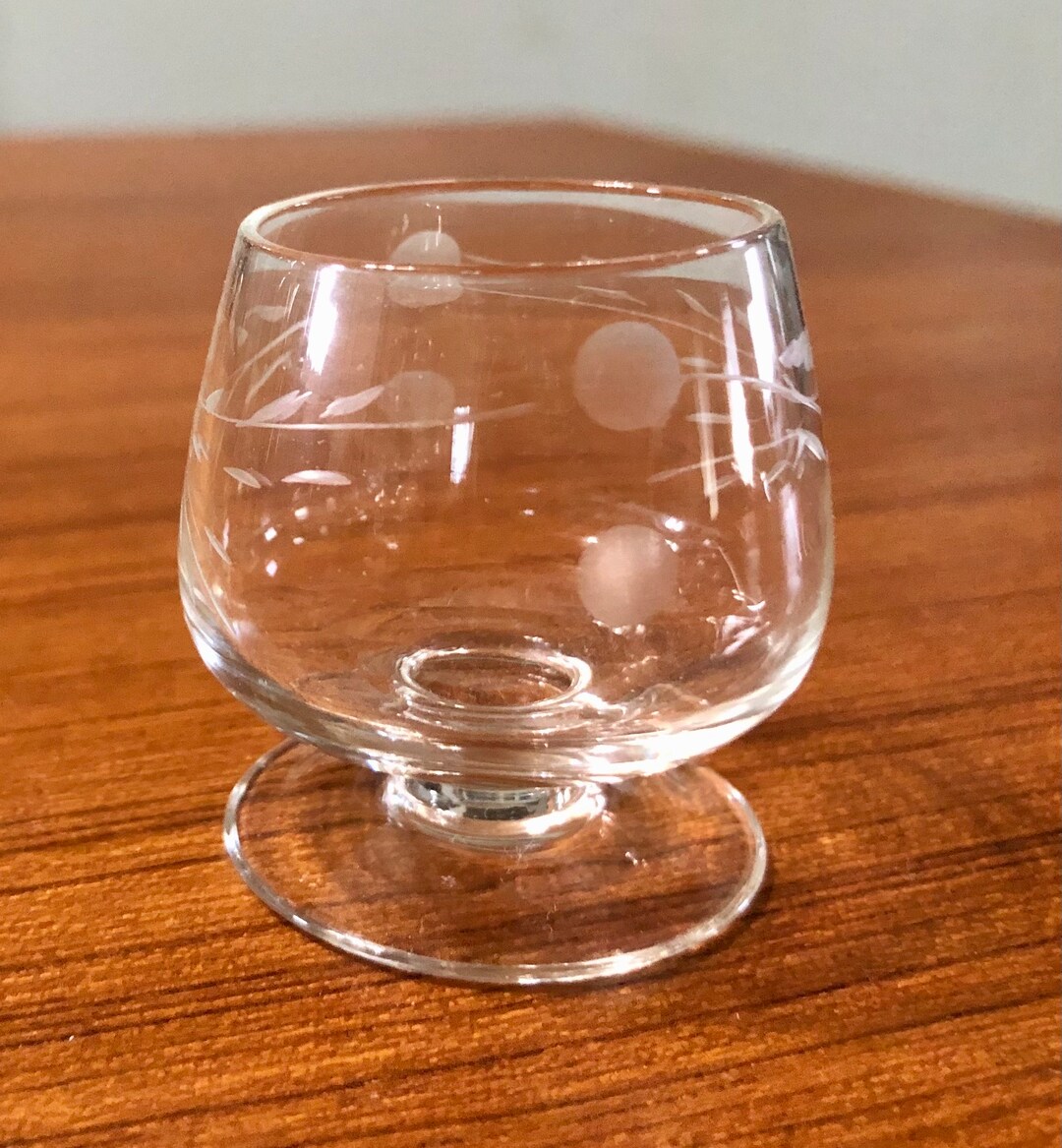 Crystal Etched MINI Glass Brandy Snifter Glass Berry and Vine Pattern ...