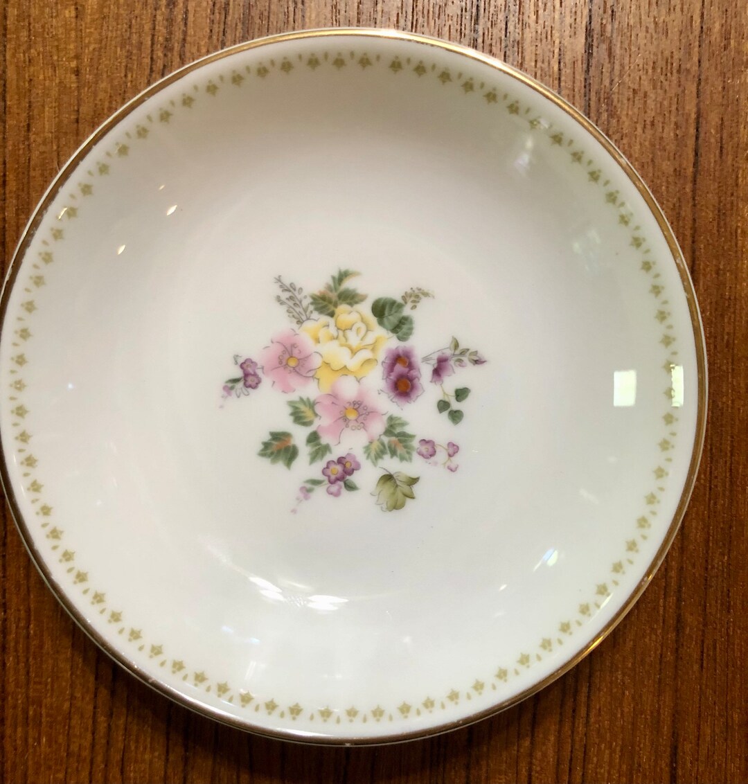 Wedgwood Mirabelle Pastel Floral With Gold Trim Bone China Trinket Pin ...