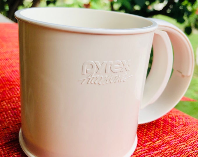Pyrex Accessories White Plastic Flour and Powdered Sugar One Handed ...