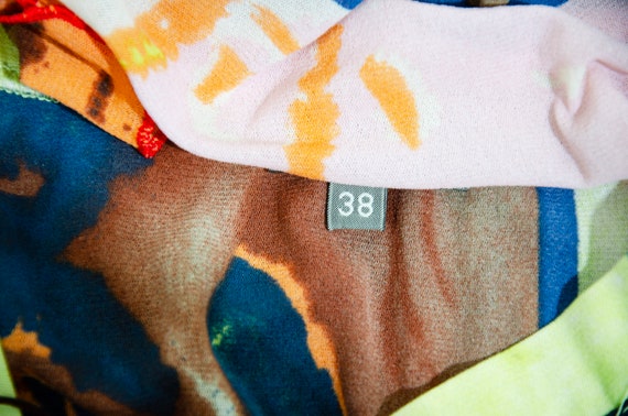 Vintage early 2000s pop art portraits mesh top / Mult… - Gem