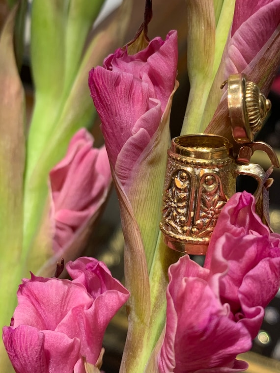 9ct gold charm tankard - Gem