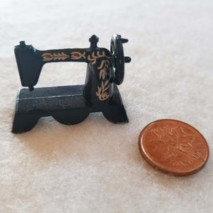 Miniature Sewing Machine, Antique Black Metal, Dollhouse Sewing Machine ...