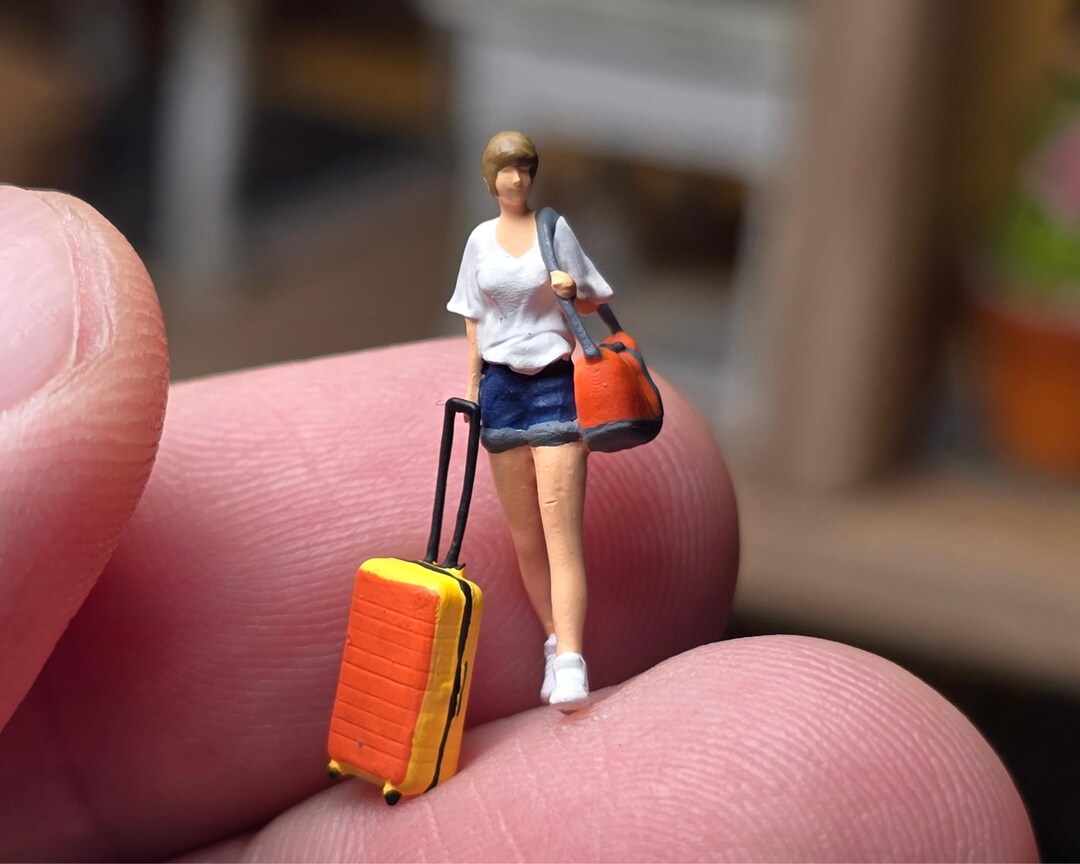 Female Tourist With Suitcase Figure Scale H0 1:87 for Photographing ...