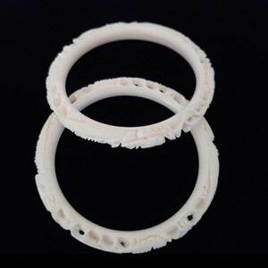 Bangle Bracelet Matching Set Carved off White Retro Collectible Costume ...