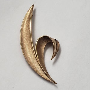 Vintage Brooch Designer Trifari Gold Tone Collectible Costume Jewelry ...