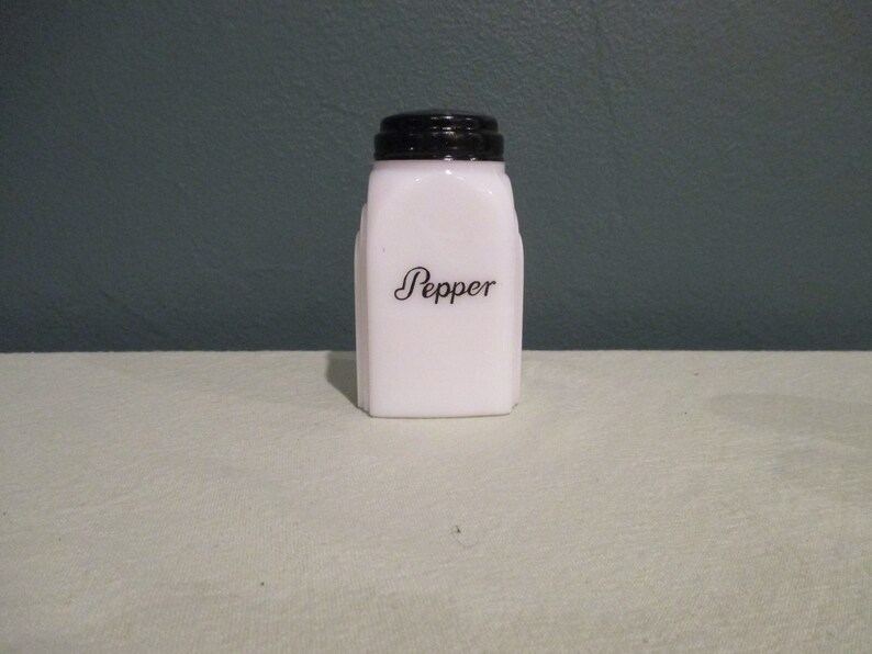 Vintage Mckee White Roman Arch 4 Pc. Shaker Set - Etsy