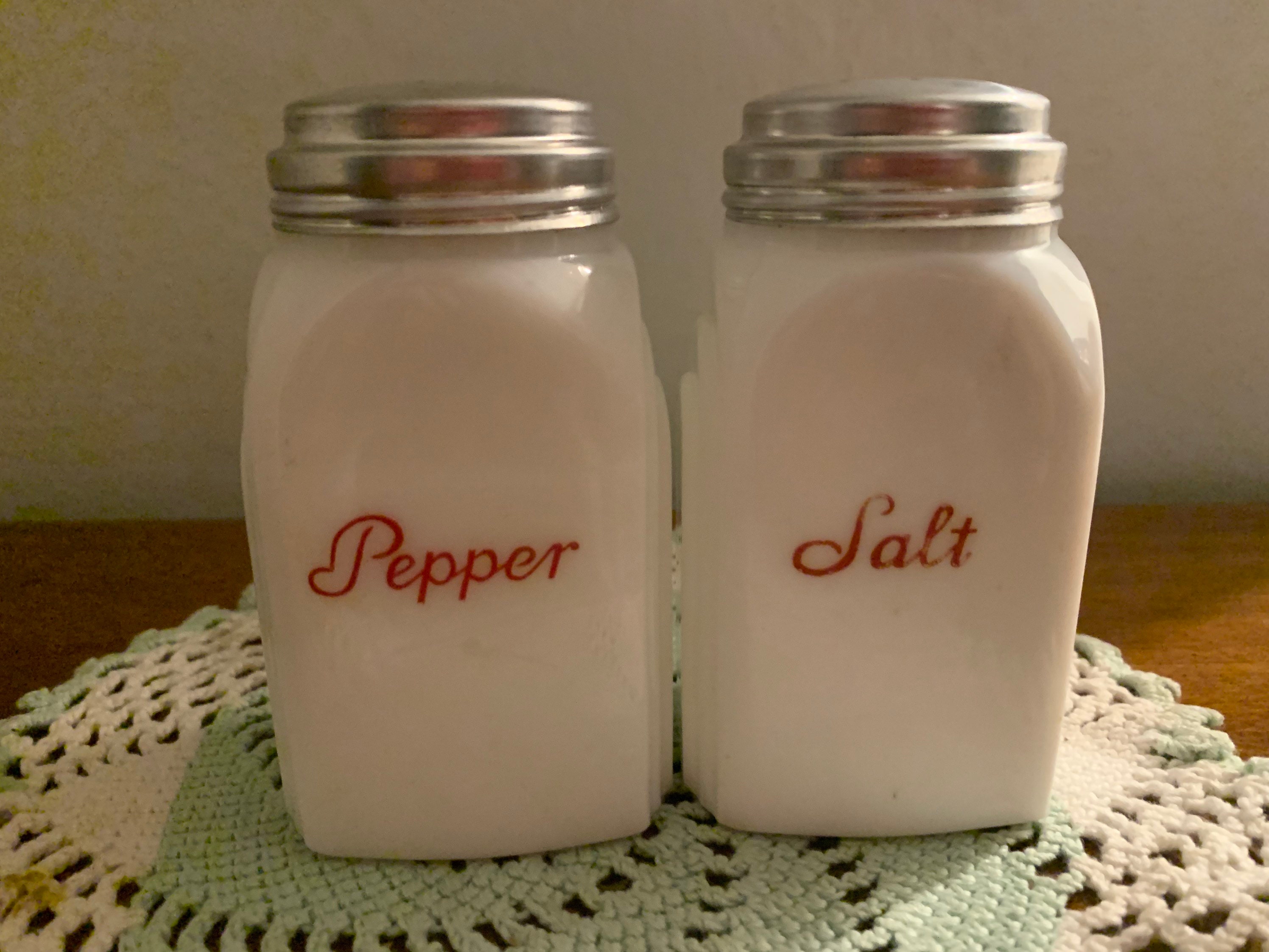 Set of Vintage Mckee White Roman Arch Shakers With Red Graphics - Etsy