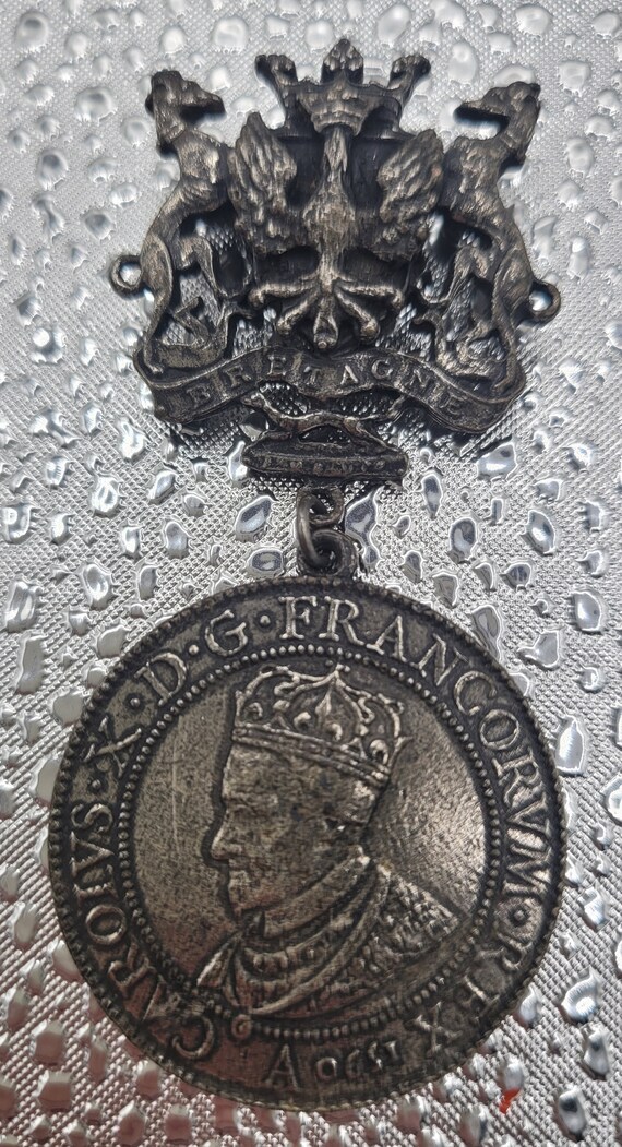 Coro Brooch Carolus Rex Hanging Medal - Gem