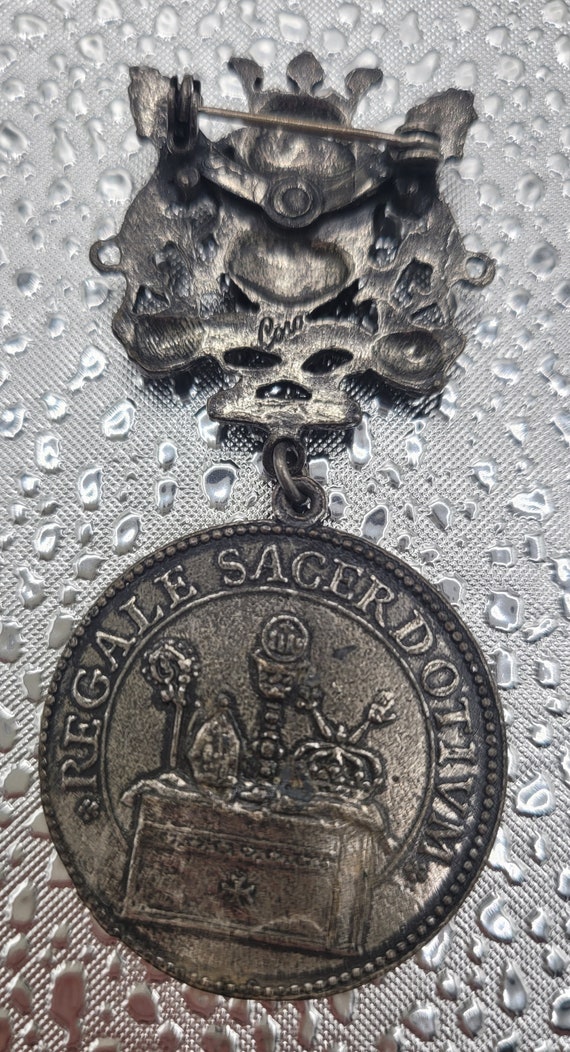 Coro Brooch Carolus Rex Hanging Medal - Gem