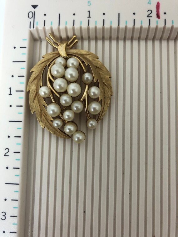 Trifari Pearl Brooch Vintage, Gold Crown Trifari Jewe… - Gem