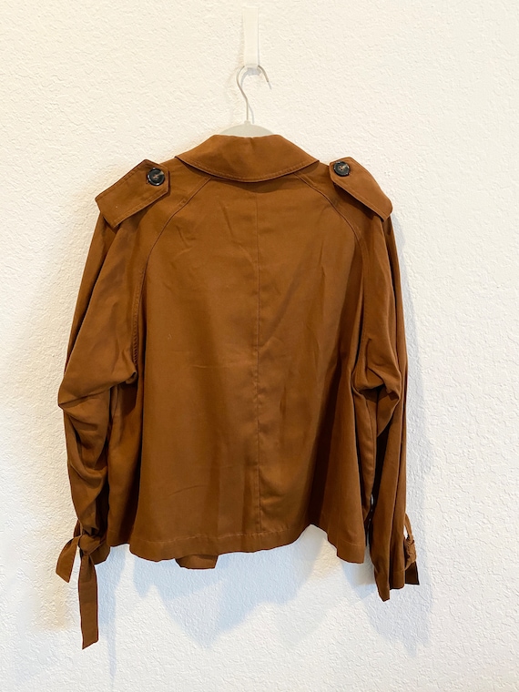 Beautiful brown short trench coat, double-breasted tr… - Gem
