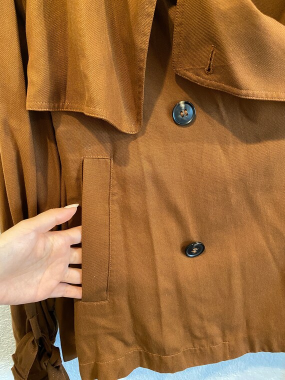 Beautiful brown short trench coat, double-breasted tr… - Gem