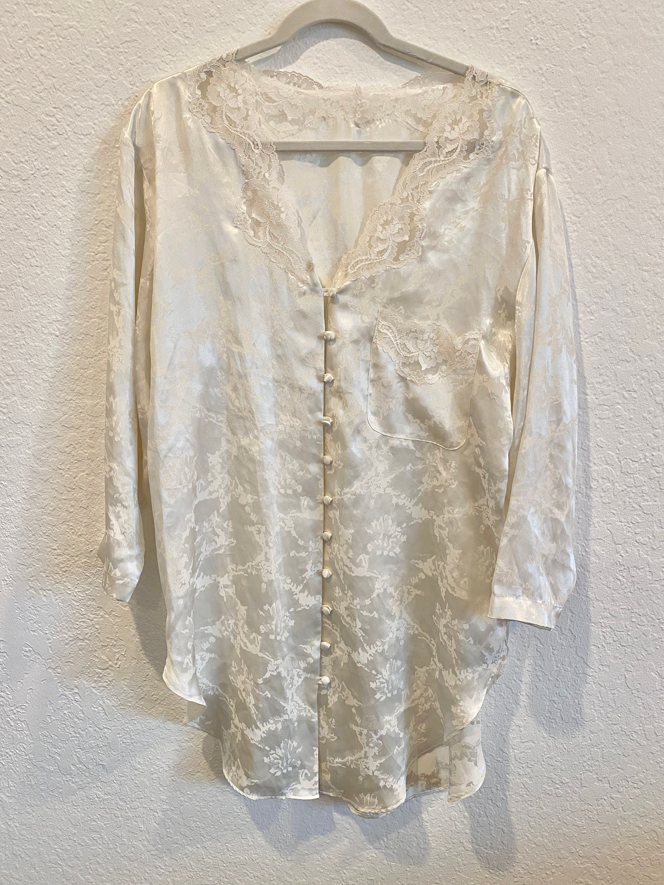 Vintage Pajama Shirt Dress In White Silk Material And Lace Vintage