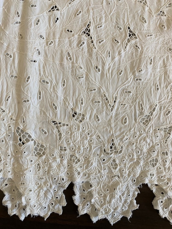 vintage white lace - Gem