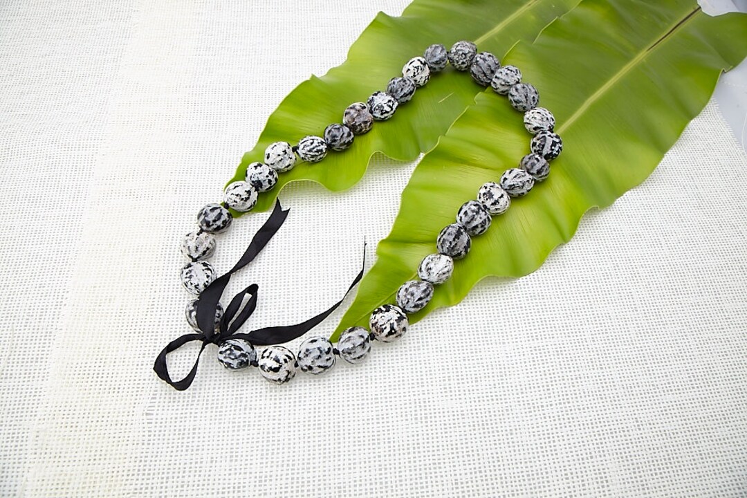 Vintage Black and White Kukui Nut Lei Specialty Lei - Etsy