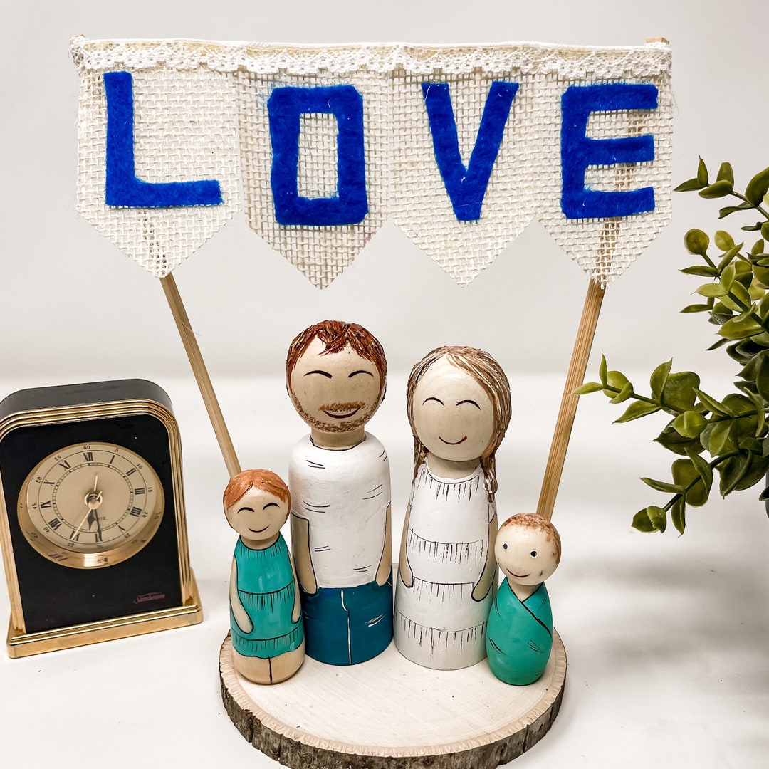 Custom Family Peg Doll Portrait, Personalized Wooden Family With Banner ...