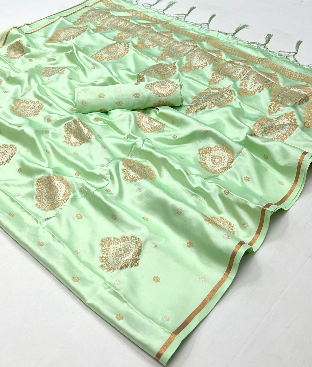 Green Pure Satin Weaving Silk With Beautiful Butti Design on Saree ...
