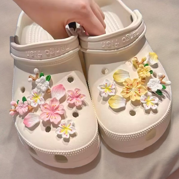 Jibbitz Croc Pastel Flowers - Etsy UK