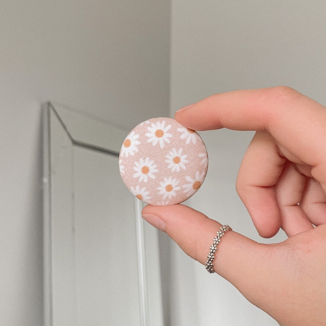 Pink Daisy Badge Button - Etsy