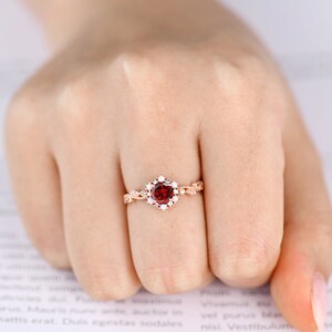 Round 5.00mm Natural Garnet Gemstone Ring, Denty Ring,floral Flower ...