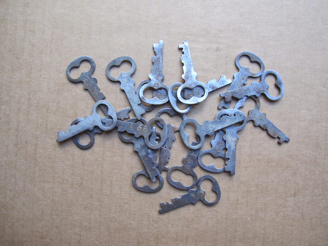 20 Old Flat Keys - Etsy