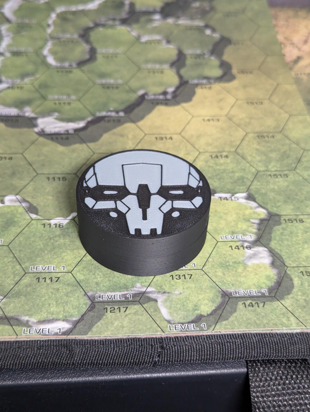 Battletech Themed Dice Puck. Holds 2 Standard Sized D6 and 4 Small D6 ...