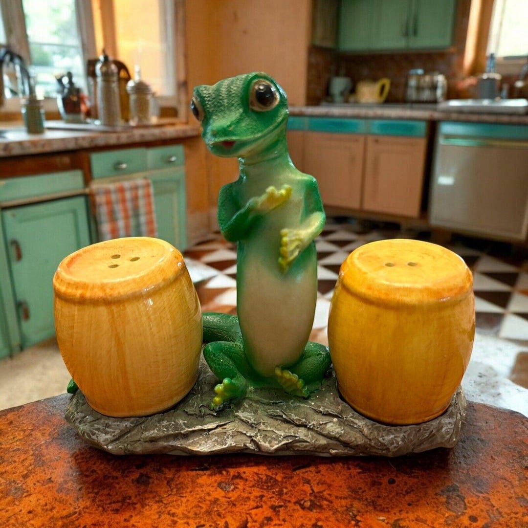 Vintage Gecko Salt & Pepper Shakers Barrels Lizard Kitschy Retro - Etsy