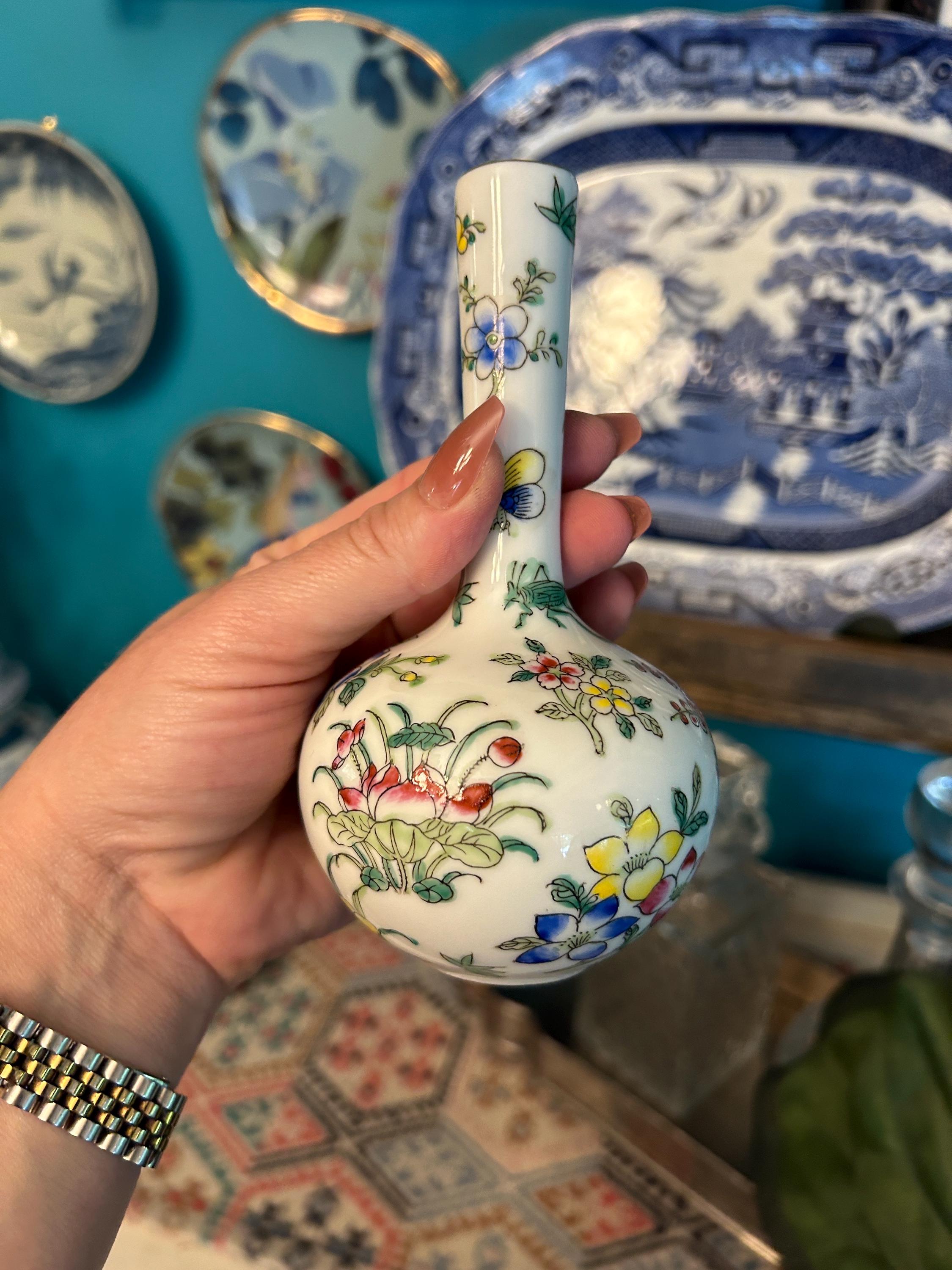 Japanese Porcelain Ware Decorated Hand Painted Hong Kong Bud Vase ...