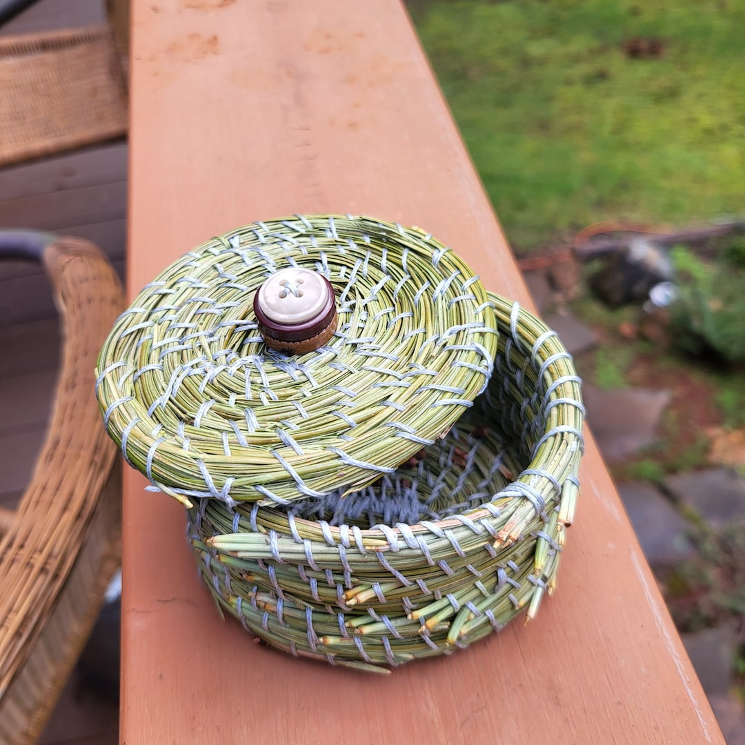 Cute Little Pine Needle Basket With Lid! - Etsy