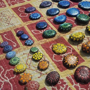 A Set of 7 Rocks, Each Painted With a Beautiful Color of the Rainbow ...