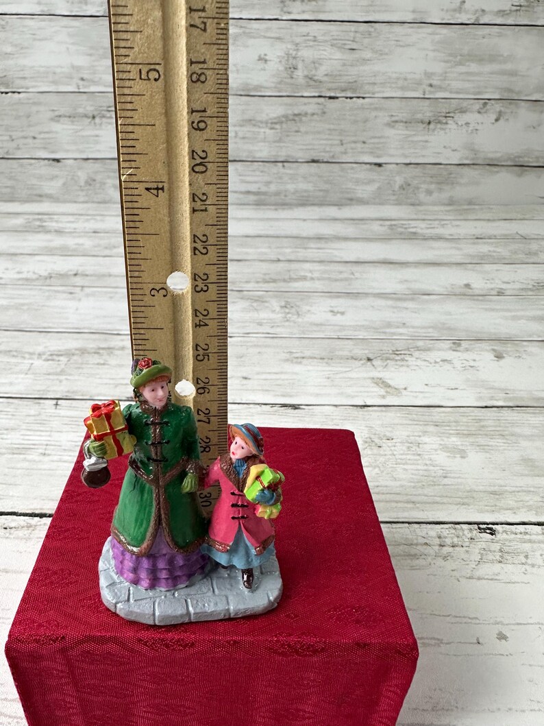 Lemax CHRISTMAS SHOPPING #42257 Christmas Village Figurine 2014 Mom ...