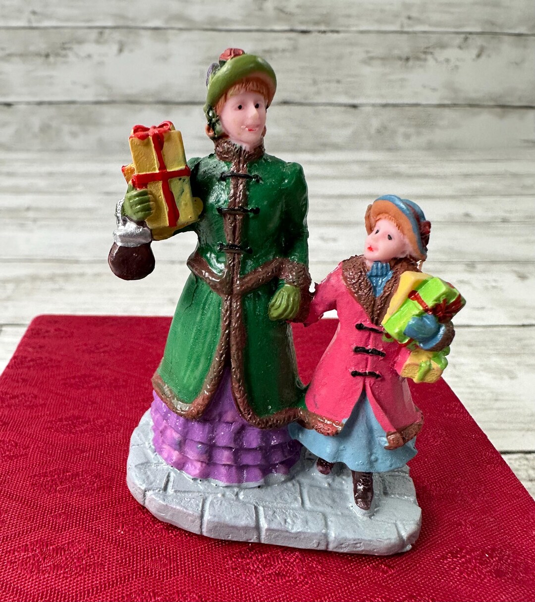 Lemax CHRISTMAS SHOPPING #42257 Christmas Village Figurine 2014 Mom ...