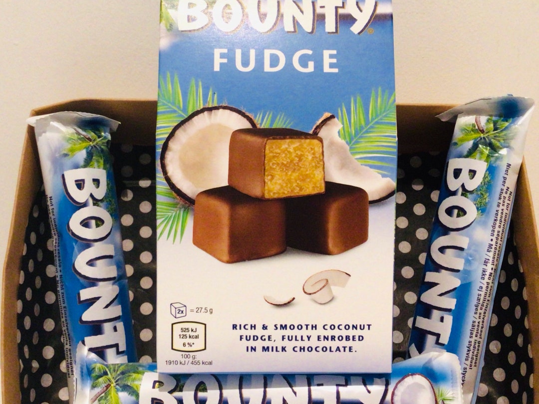 BOUNTY CHOCOLATE Gift Contains Bounty Chocolate Bars and Bounty Fudge ...
